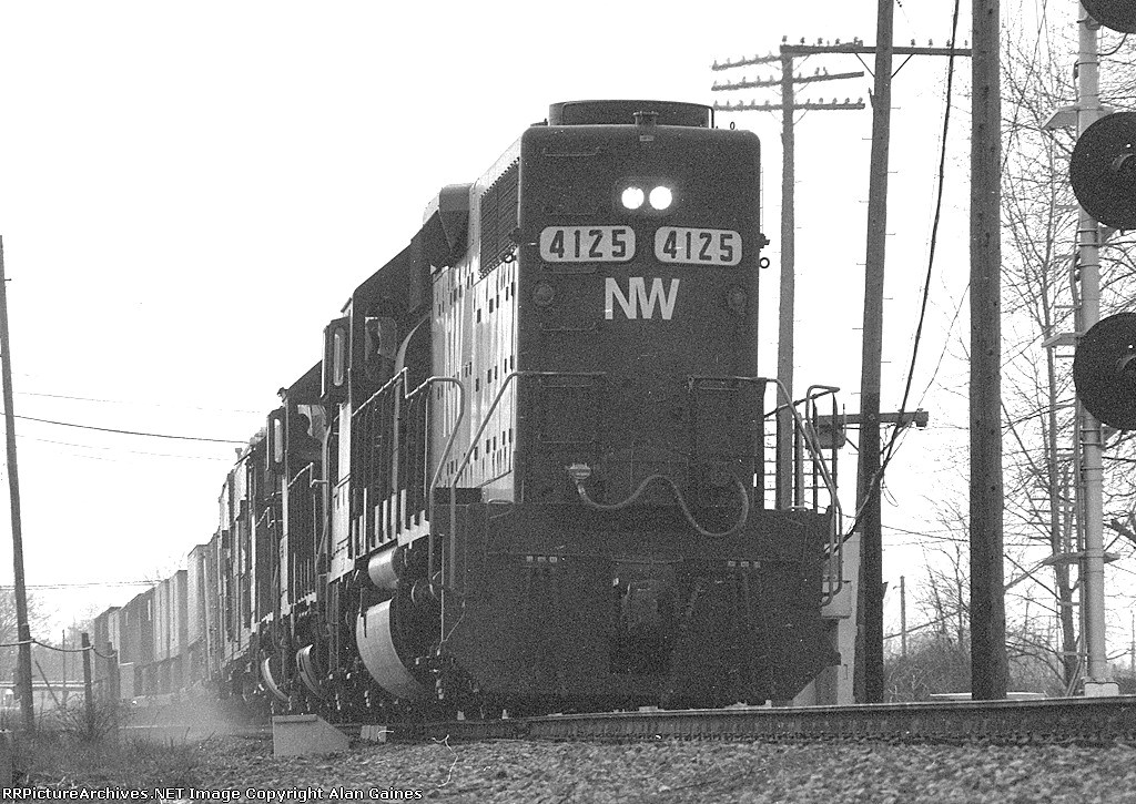 N&W GP-38AC 4125